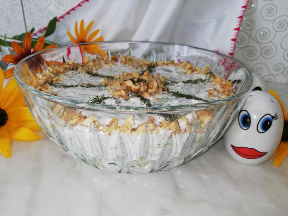 Sunčane staze: Tarator / taratur salata - hladna supa koja se često ...