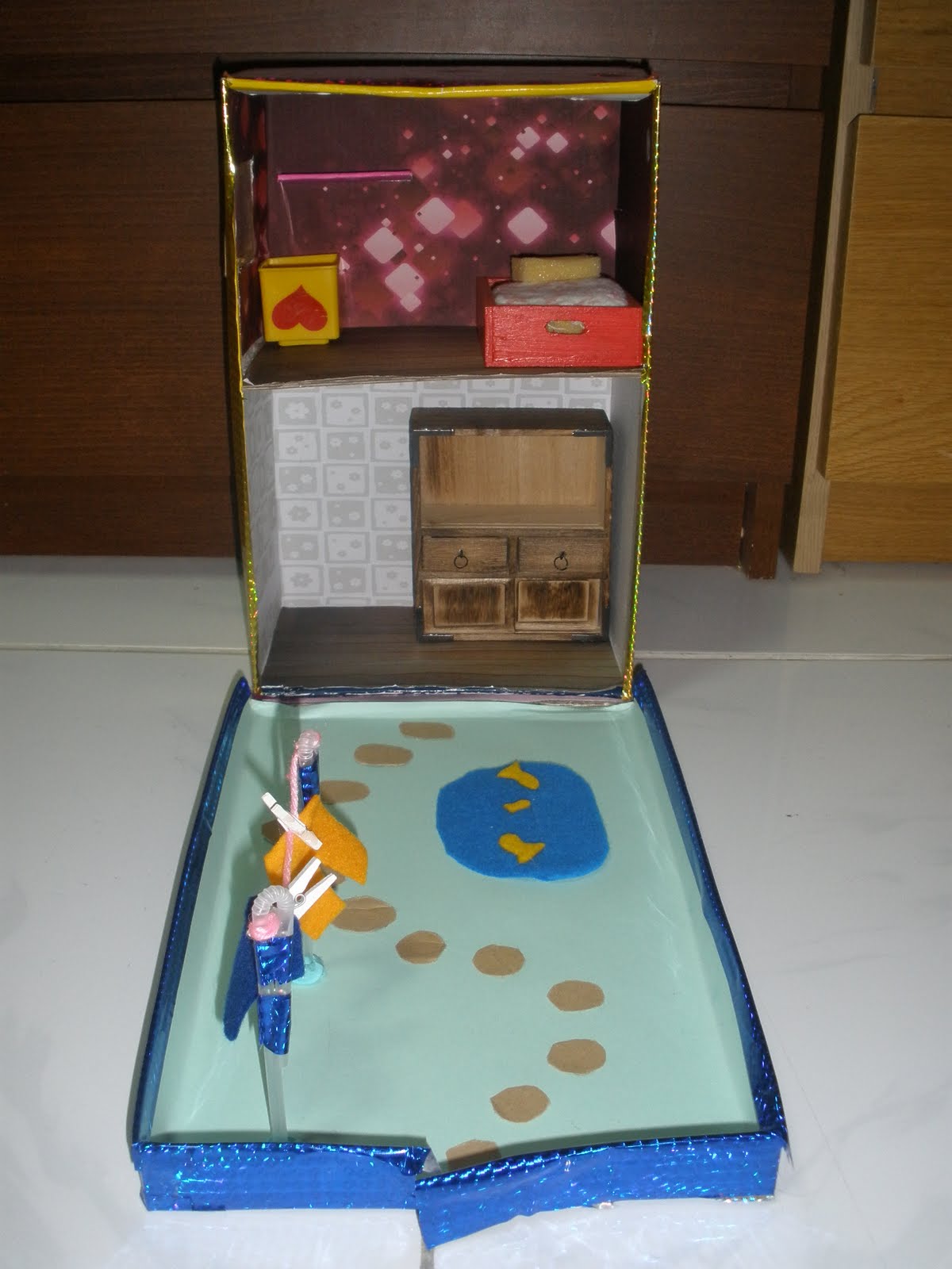 Our Crafty World: Maryam's Shoebox House