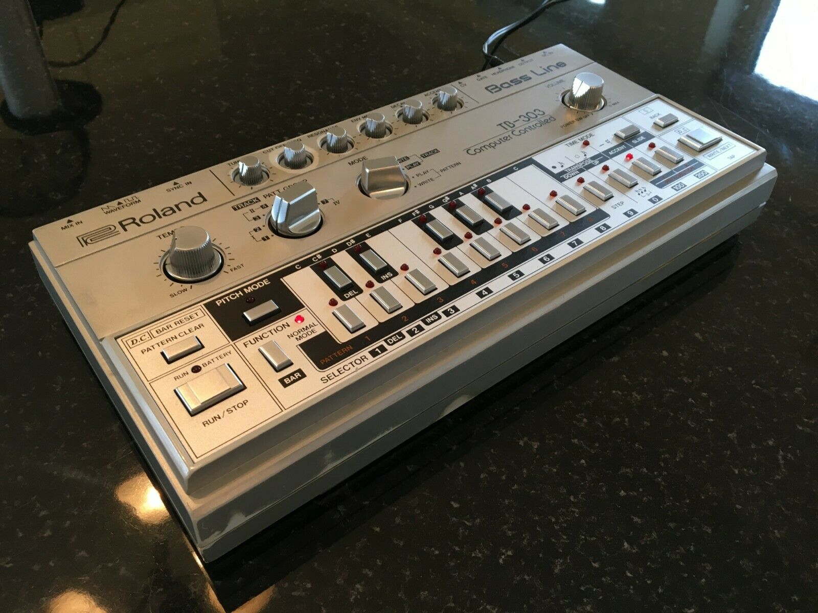 MATRIXSYNTH: Roland TB-303 Bass Line Synthesizer - With Manual + PSU ...