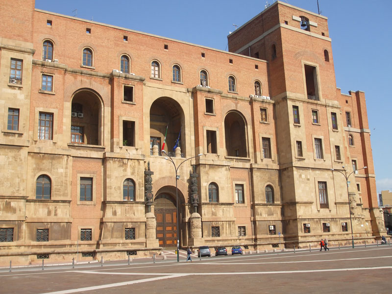 8 Best Sights of Taranto, Italy (with Map & Photos)