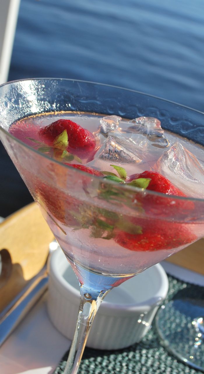 Scrumpdillyicious: The Muskoka Berry Cosmo