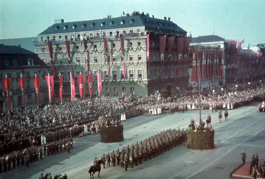 Stunning Color Photographs of Berlin in the 1930s ~ Vintage Everyday