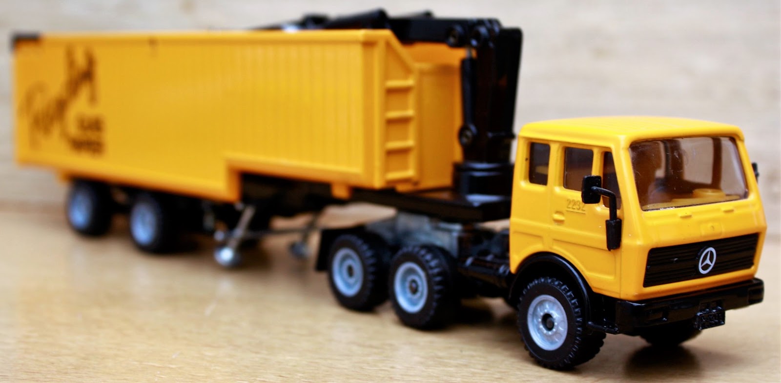 Siku Fotoblog.: Siku 3723 Mercedes Rethmann-Recycling-Transporter.