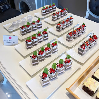 Miki's Food Archives : Fruity Moist Chocolate Cake Canape
