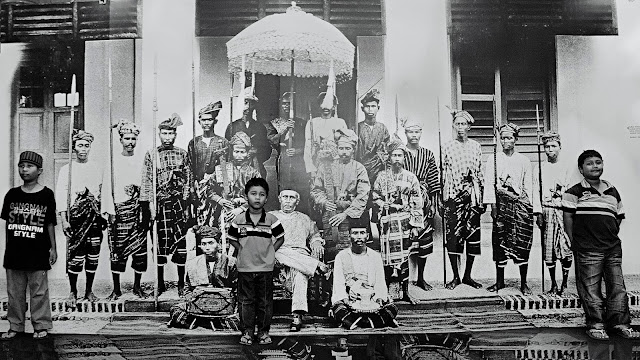 Gubuk Kecil Kembara Jalanan: Barisan Pahlawan Lama dan Masa Depan