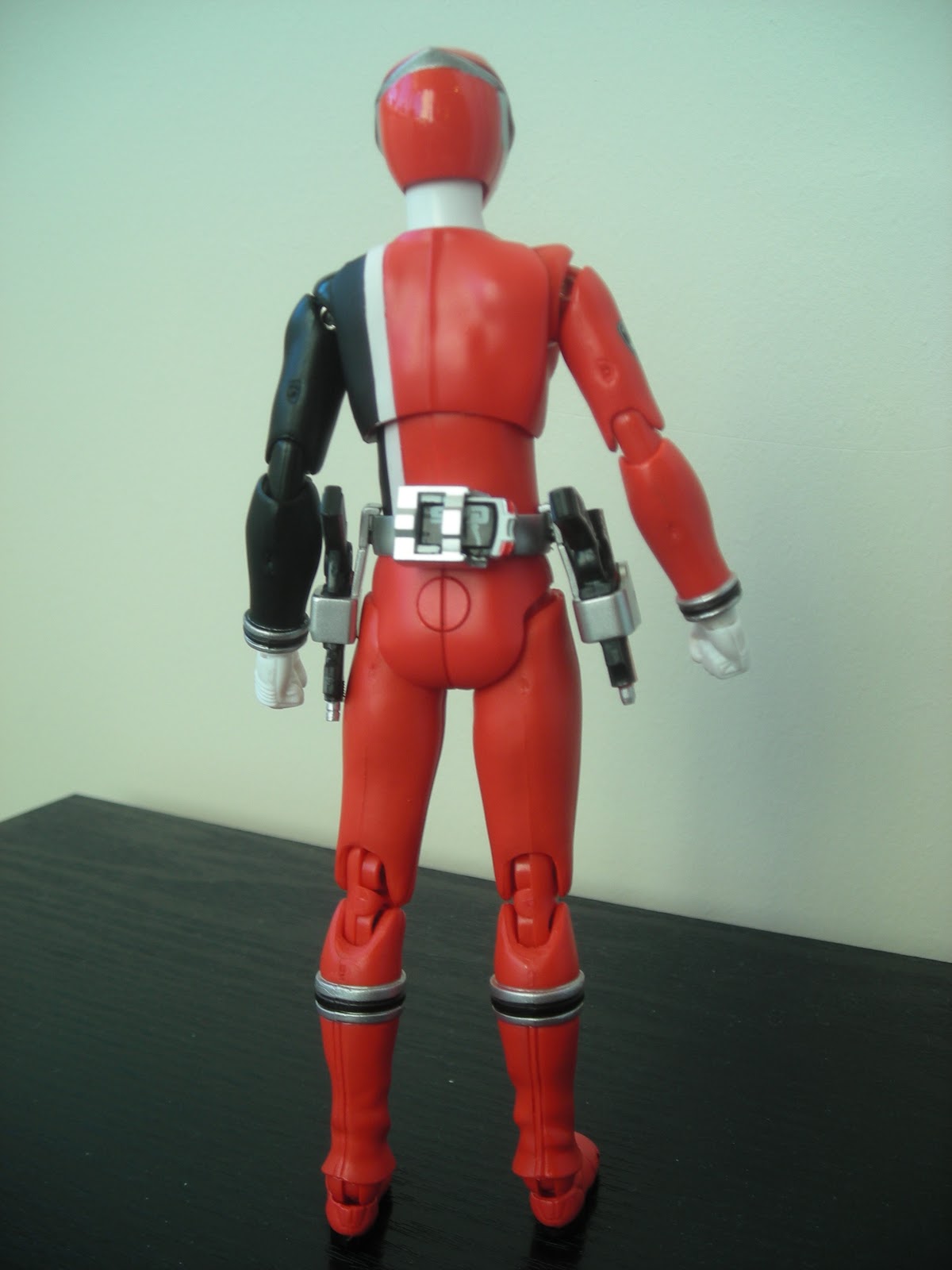 My Shiny Toy Robots: Toybox REVIEW: S.H. Figuarts Deka Red