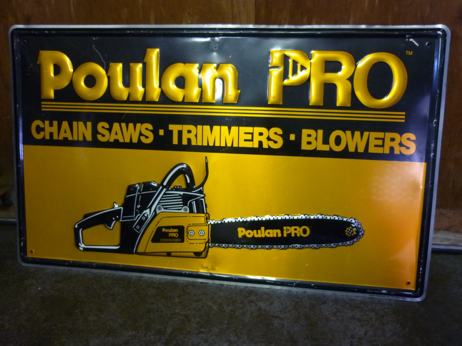 VINTAGE CHAINSAW COLLECTION: CHAINSAW SIGNS COLLECTION. (PICTURES).