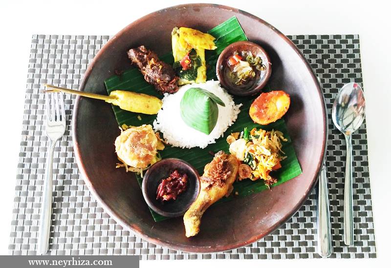 Nasi Campur ala Swiss Belinn Hotel Solo, Seporsi Bikin Kenyang Banget ...