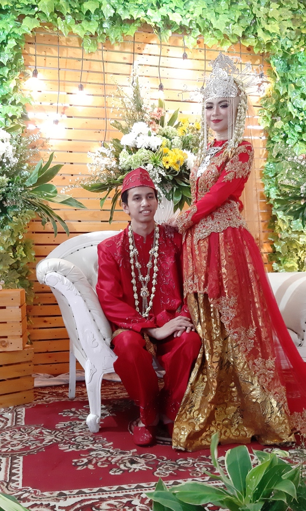 Gaun Merah Pengantin Muslim Betawi Jakarta