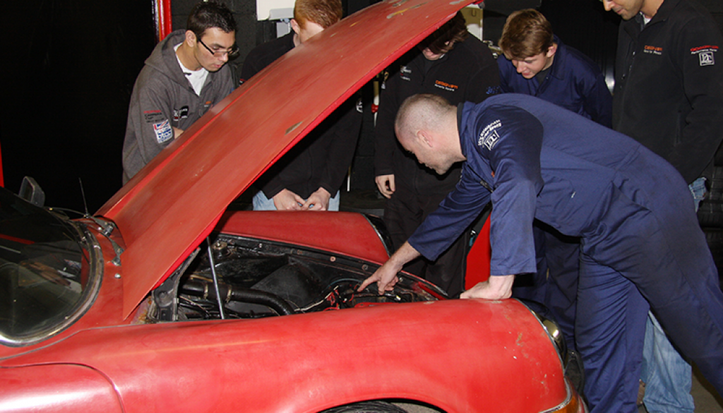 Giving a Great Look to Your Car with Smash Repairs