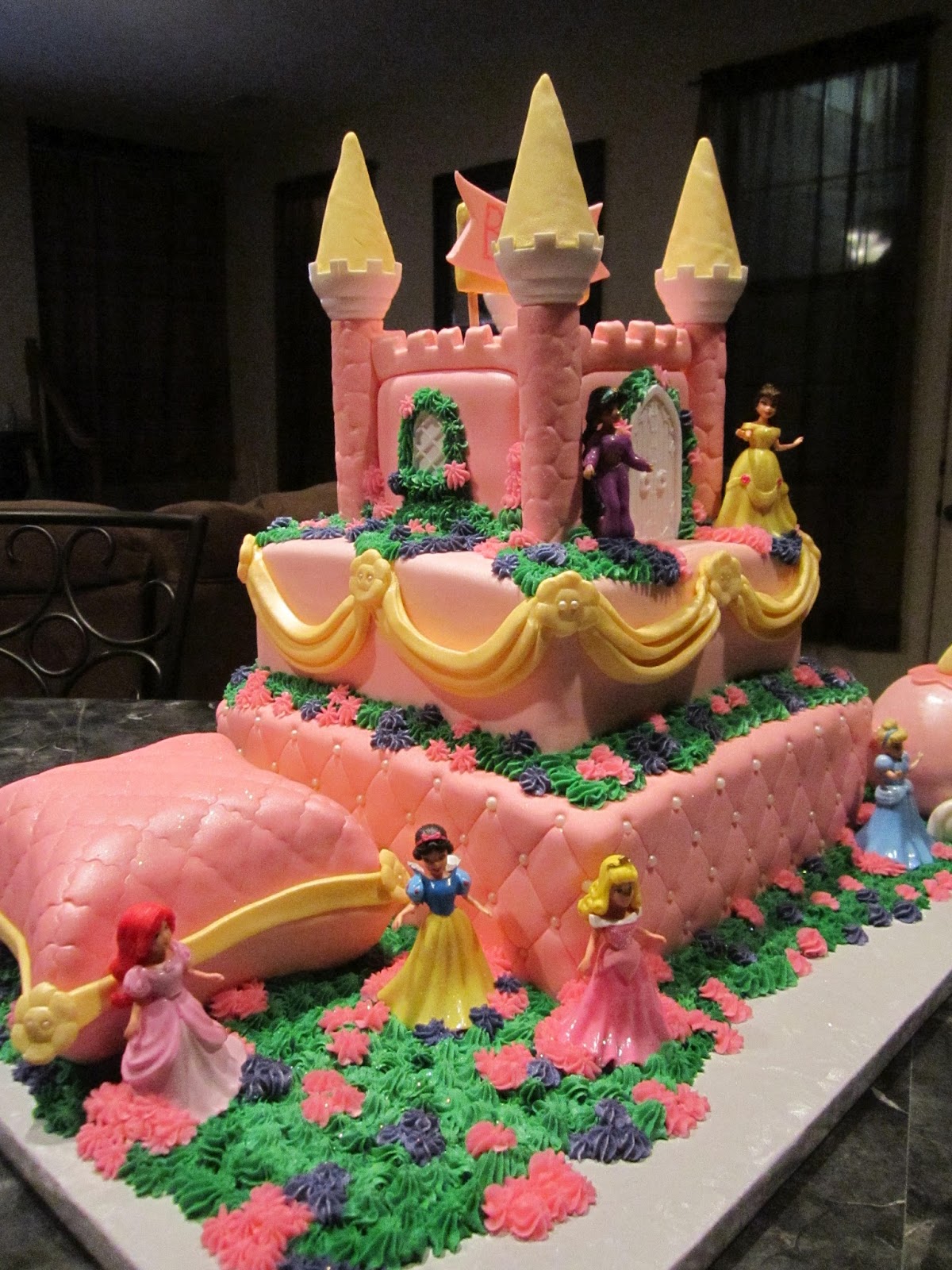 MyMoniCakes: Disney Princess Castle Cake with Carriage and Pillow