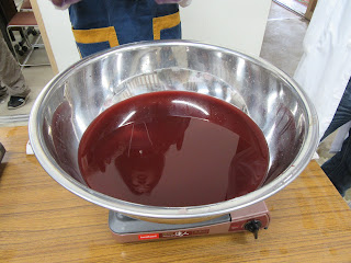 Beppu blog by a local English tour guide: "Murasaki" (purple) Dyeing ...