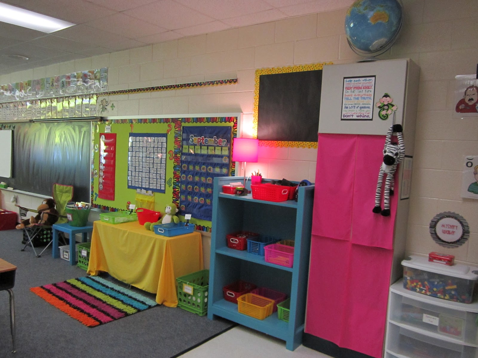 What Happens in First Grade: Classroom Photo Tour!
