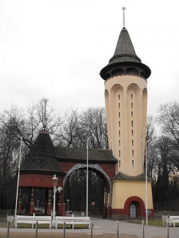THE WORLD GEOGRAPHY: 14 Unique Water Towers From Around the World