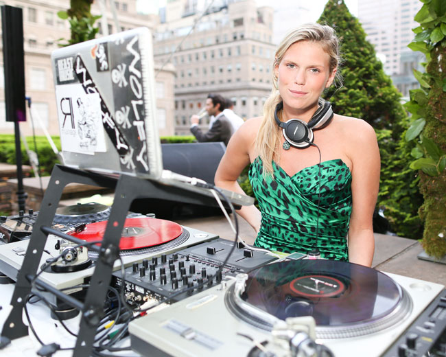 Stones Please Don`t Stop: Alexandra Richards DJ en la apertura de la ...