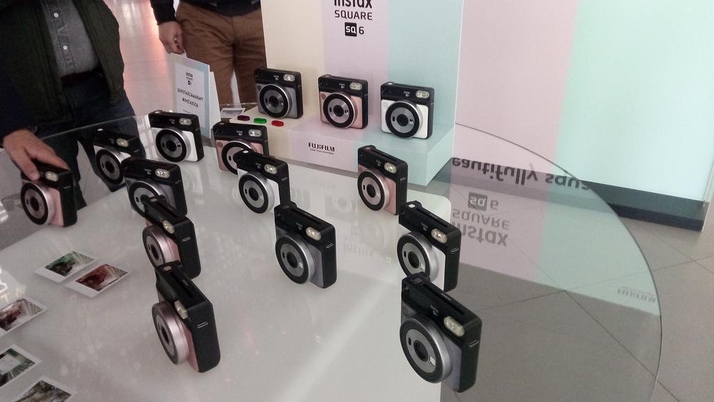 Fujifilm Instax SQ6 rende-se às fotos quadradas | Aberto até de Madrugada