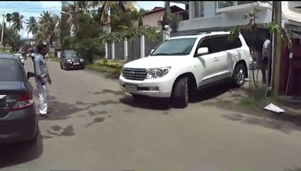 Stars And Cars: Mammootty's Car - Toyota Land Cruiser