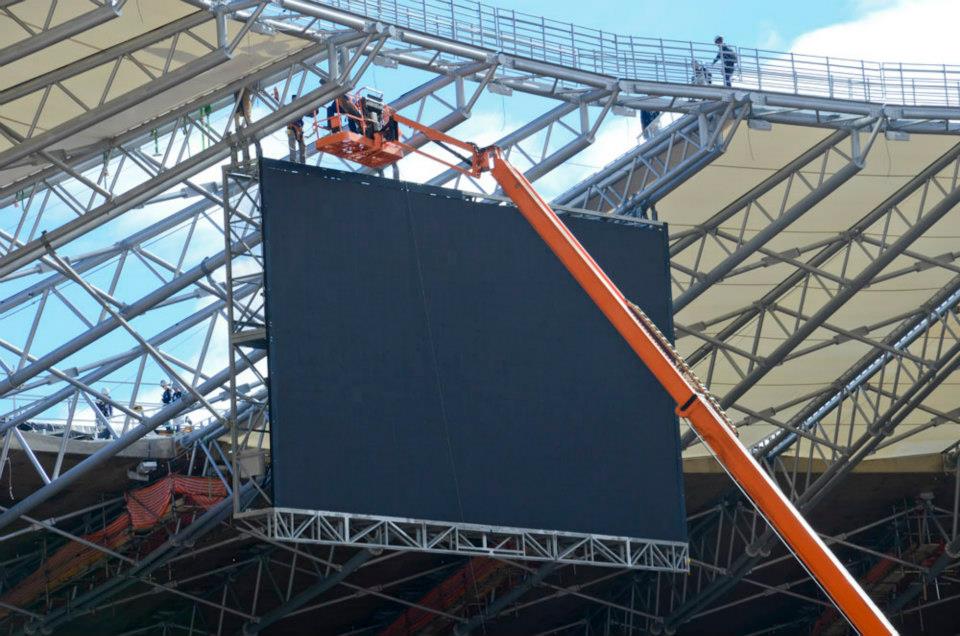 MEUS PROJETOS: Fotos do projeto "estrutura metálica para painel de led"