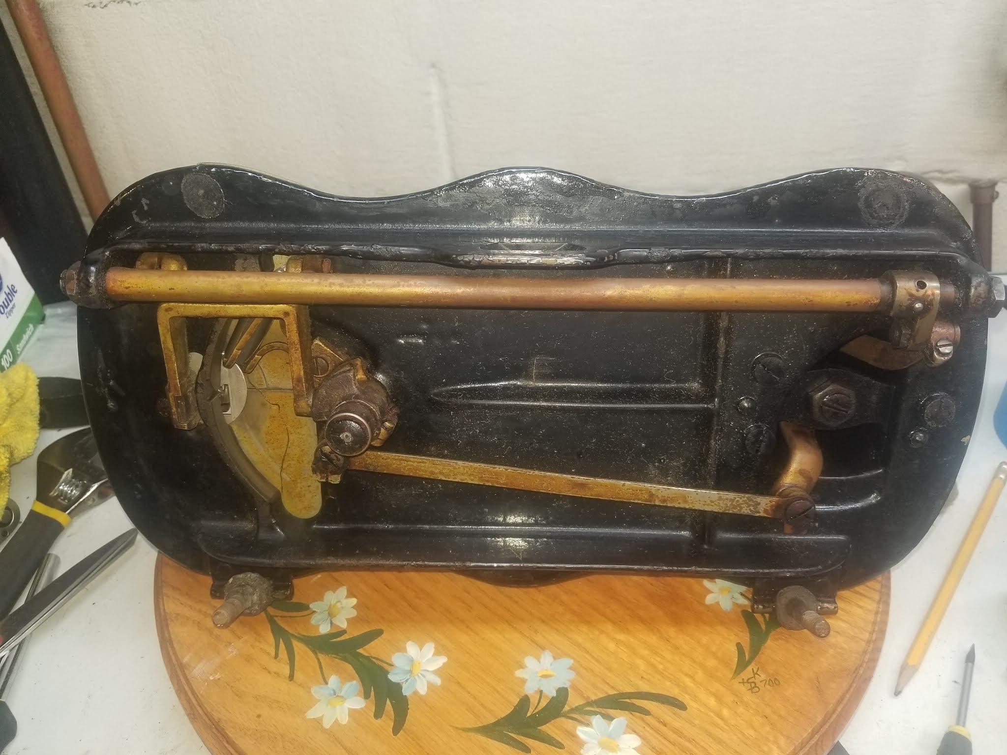 Selby Sewing Machines: 1889 Singer VS2 with Floral Decals