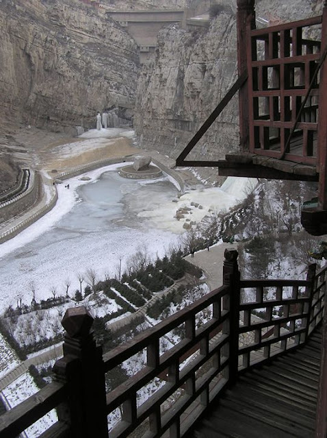 700 Years Old House: The Hanging Temple Monastery of Hengshan