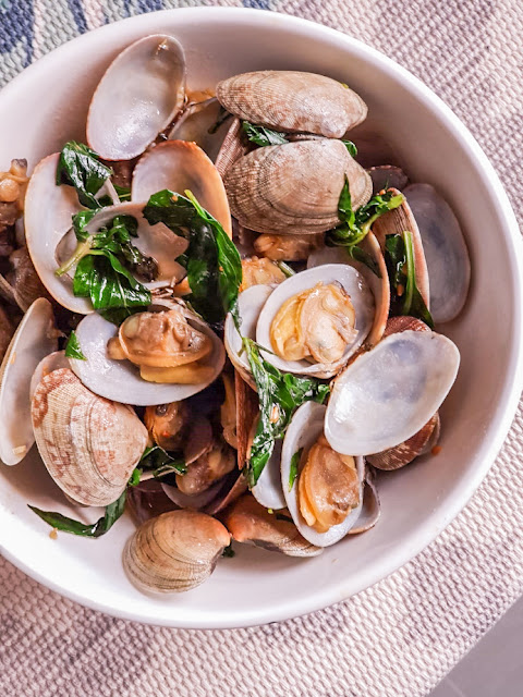 Recipe: Clams with Basil Broth - {FoodWanderers}