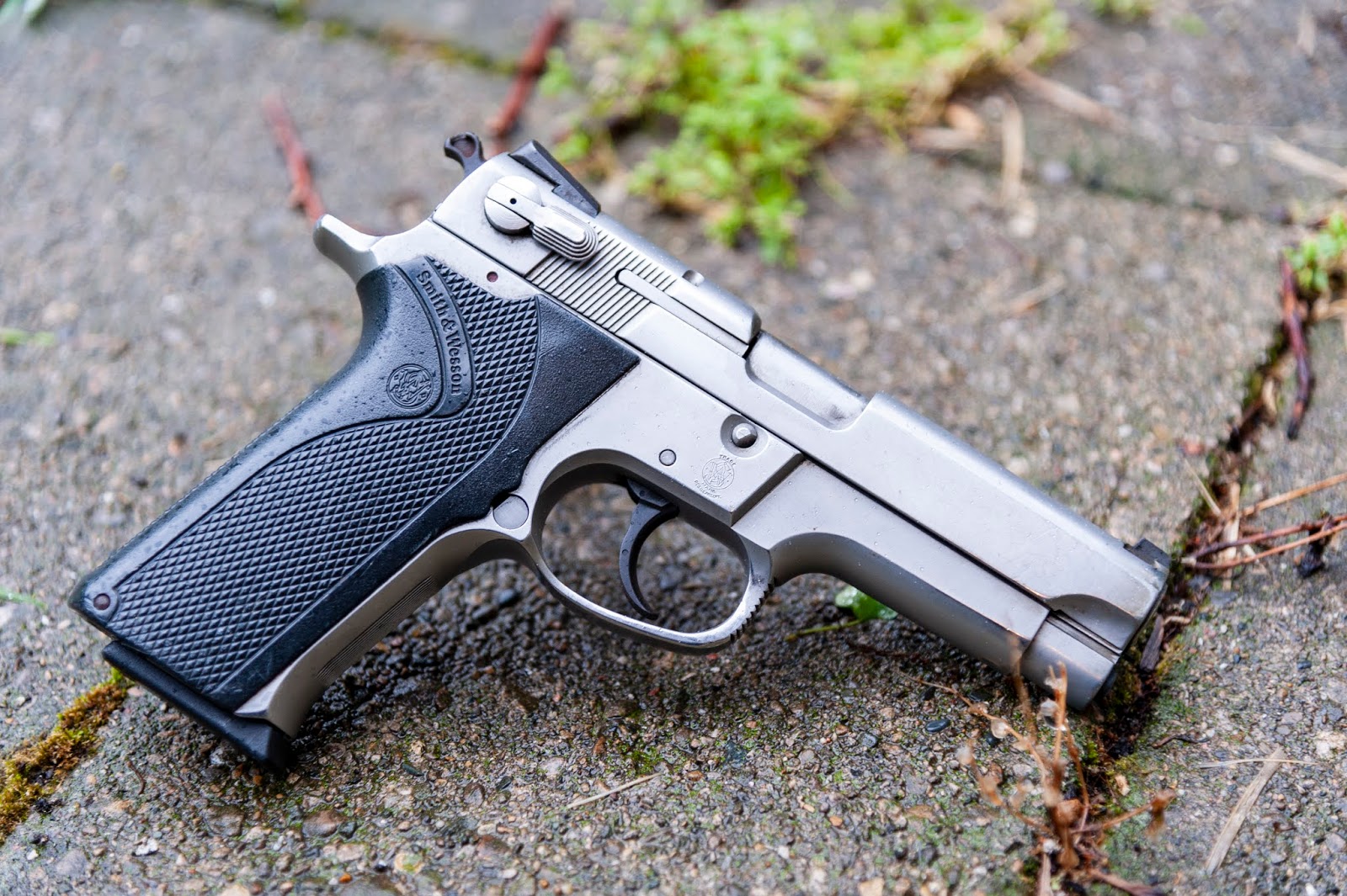 The Arms Room: Sunday Smith #61: Model 5906, 199(8?)...