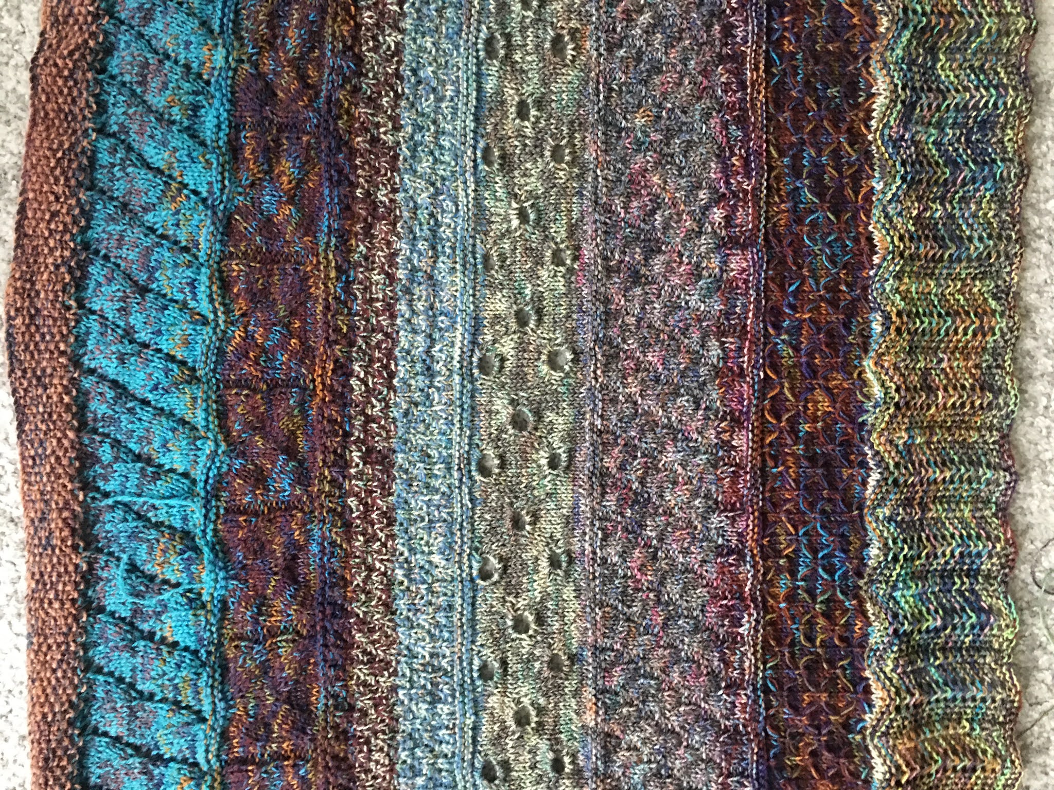 Knitting on the Cam: Cosy little lap rug