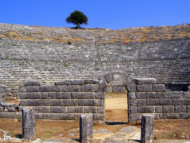 ΕΝΝΕΑ ΕΤΗ ΦΩΤΟΣ: ΔΩΔΩΝΗ, ΜΑΝΤΕΙΟ ΔΩΔΩΝΗΣ