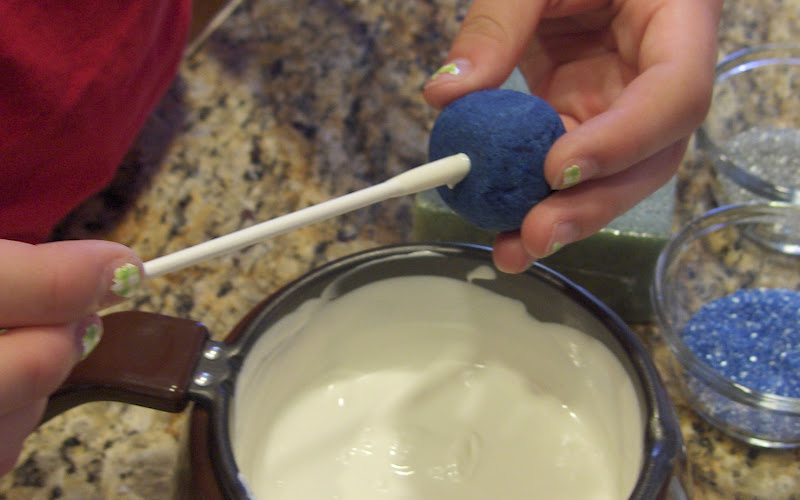 Becky Bakes, and cooks too!: Blue Velvet Cake Pops