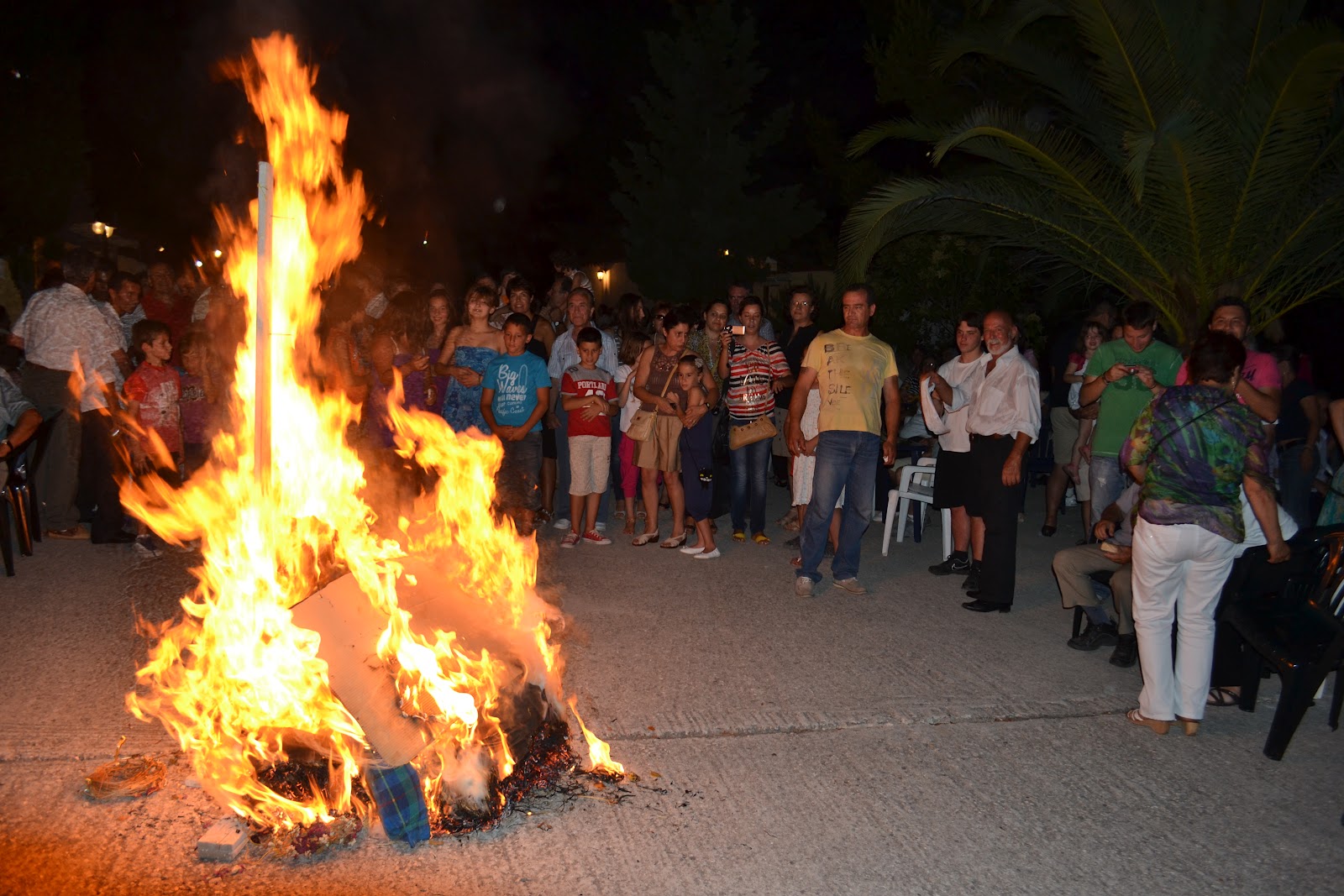 sportsthea: ΦΩΤΙΕΣ ΑΝΑΨΑΝΕ ΣΤΑ ΦΩΚΑΤΑ ΓΙΑ ΤΟΝ ΑΗ ΓΙΑΝΝΗ