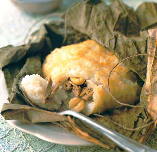 How to Make Vietnamese Sticky Rice Cakes Filled with Pork and Lotus ...