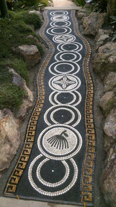 56 Wonderful DIY Mosaic Garden Path Decorations For Your Inspiration ...