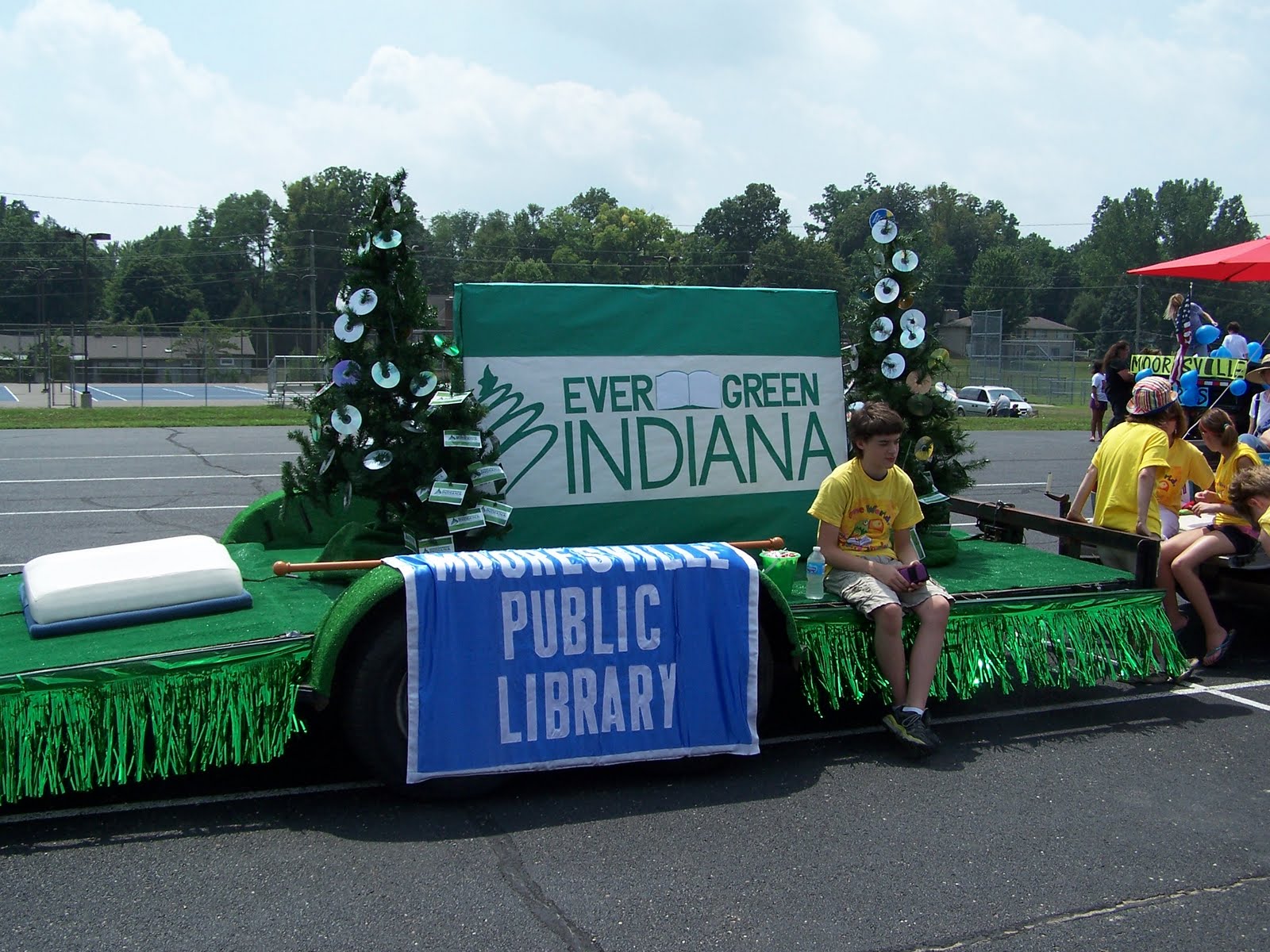 Cat's Eye View @ MPL: Library Float Wows in Old Settlers Parade