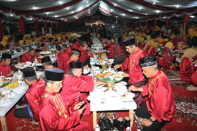 Tradisi Makan Bajamba Hadir di Event Nasional - Suararantau.com