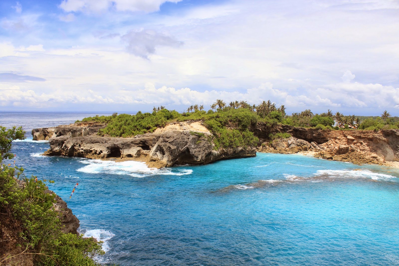 Lompat dari Tebing di Nusa Ceningan, Bali. | KASKUS