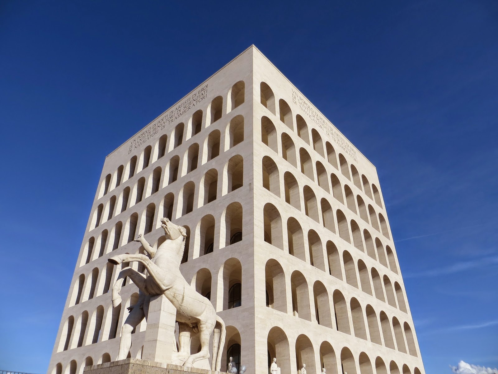 Reportage On Way: Quartiere EUR - Roma Capitale