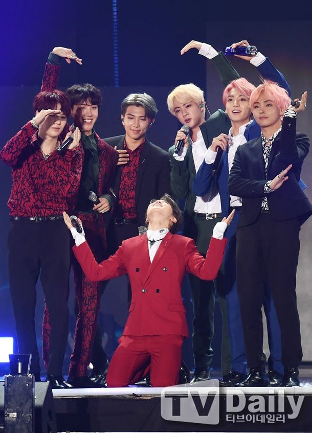 BTS wins 'Favorite Social Artist' at the AMA BTS wins 'Favorite Social Artist' at the AMA