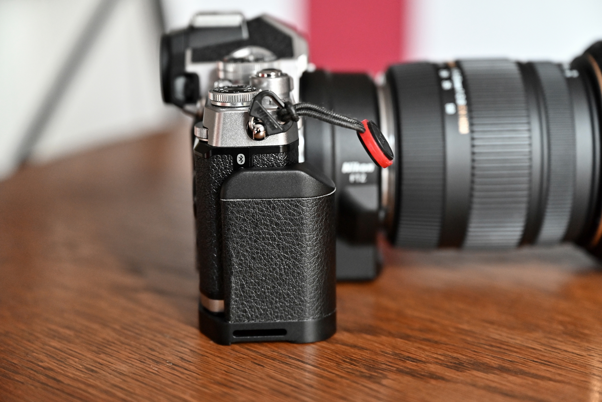 Griffe für Nikon Z fc, SmallRig L-Shape Grip und JJC HG-ZFC.