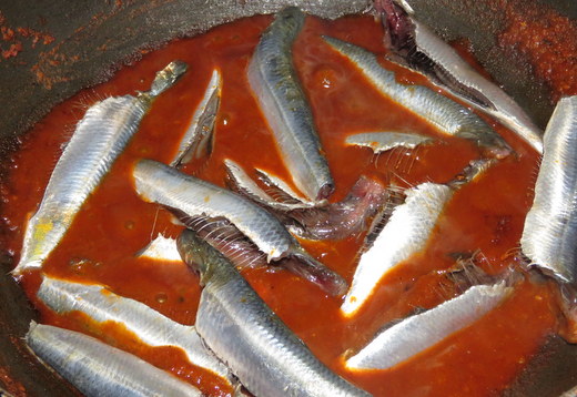 SARDINE FISH IN A HOT & SOUR GRAVY (BUTHAI PULI MUNCHI MANGALOREAN STYLE)