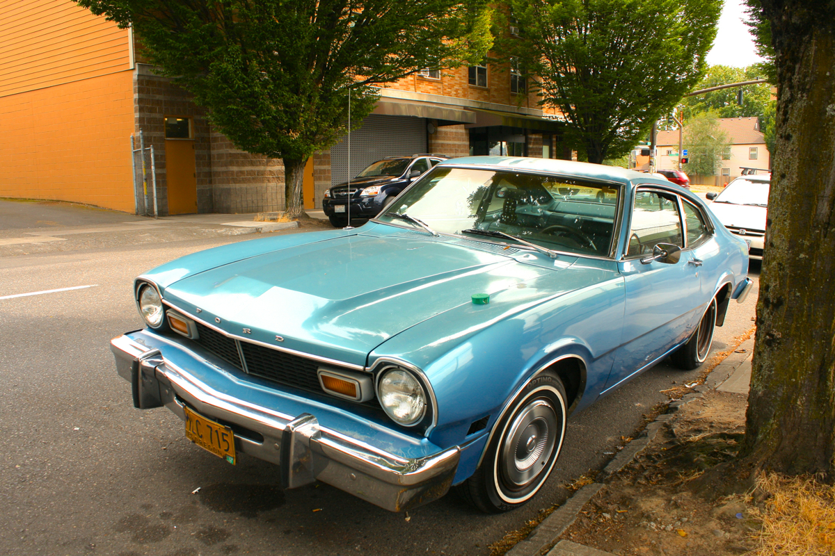 OLD PARKED CARS.: 1976 Ford Maverick.