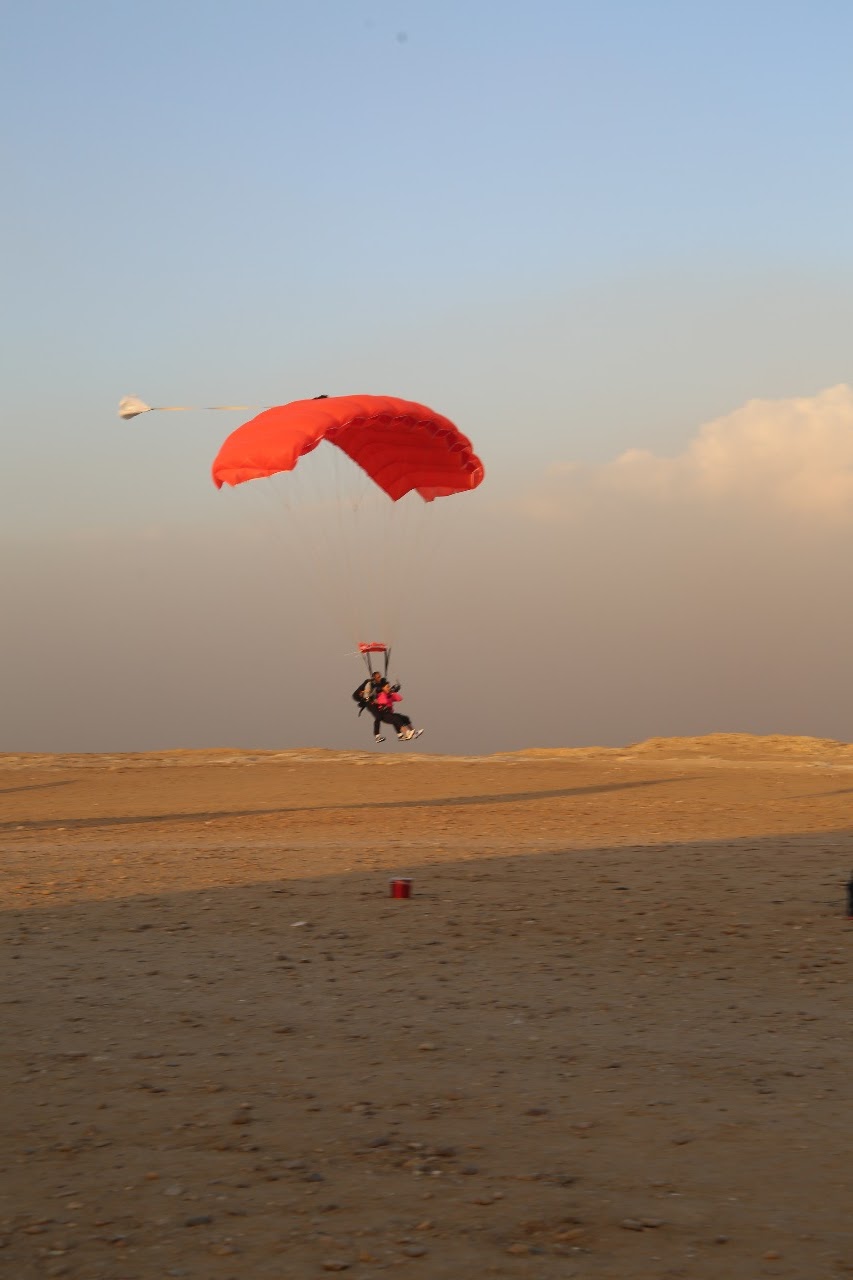 Pictures of the pyramids parachute show attended by the Egyptian ...
