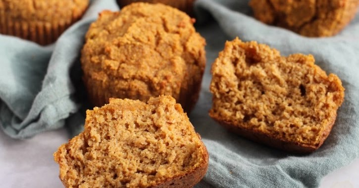 Gluten Free Paleo Pumpkin Protein Muffins #healthy #breakfast