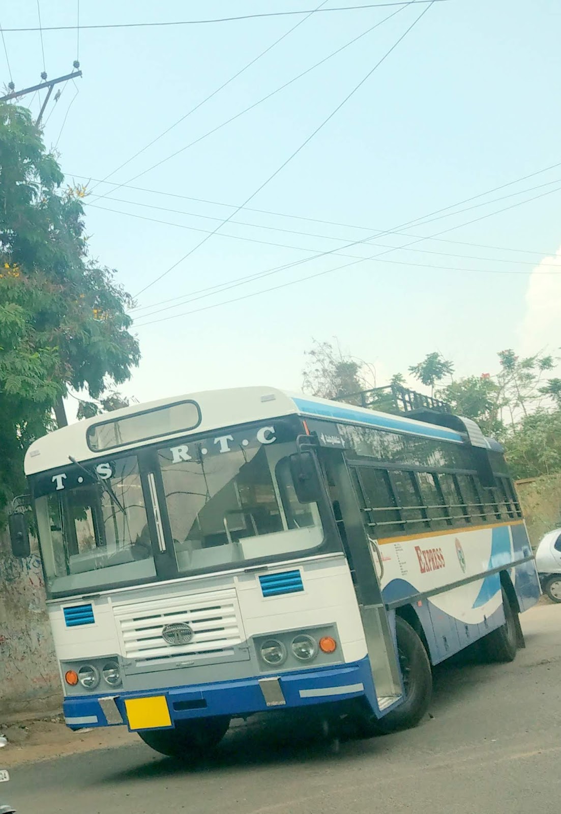TS AP & SRTC BUS FANS: NEW EXPRESS BUS - TSRTC departing For Delivery