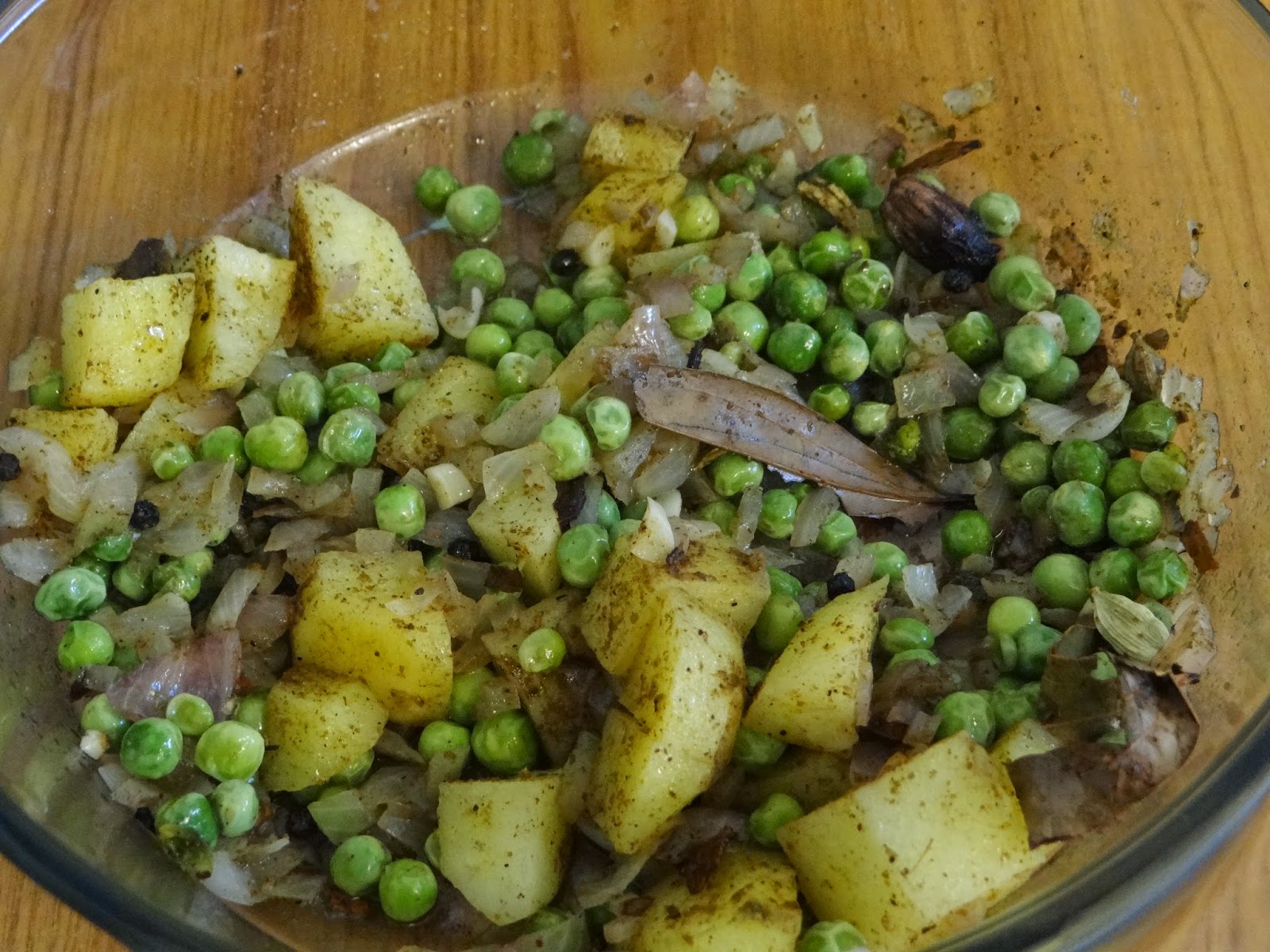 apigeonnapie: Microwave Aloo Matar Biryani