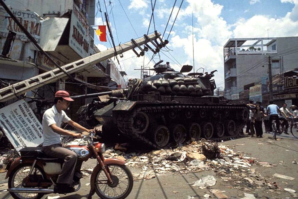 75 Color Photographs That Capture the Fall of Saigon in April, 1975 ...