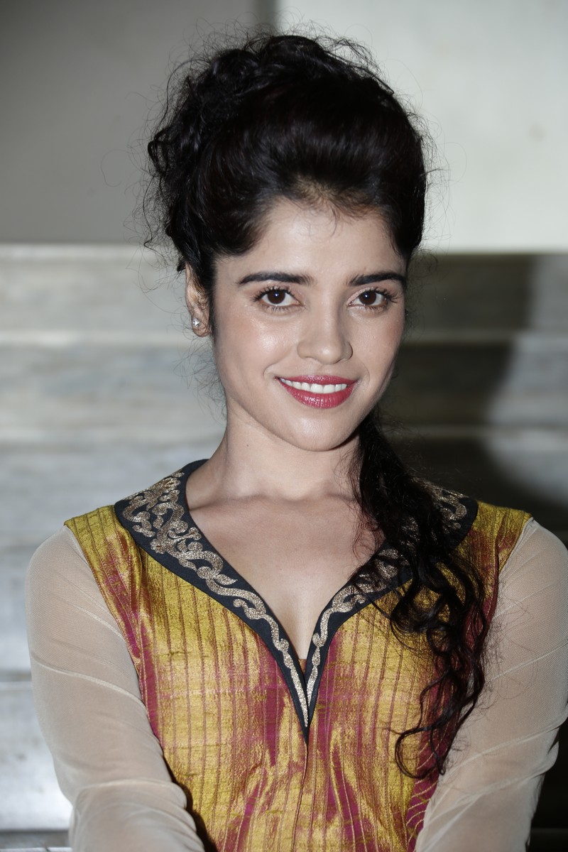 CHODAVARAMNET: Piya Bajpai Latest Hot Photoshoot Still, Images
