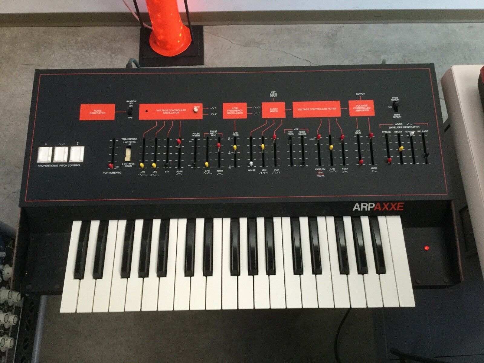 MATRIXSYNTH: arp axxe synthesizer