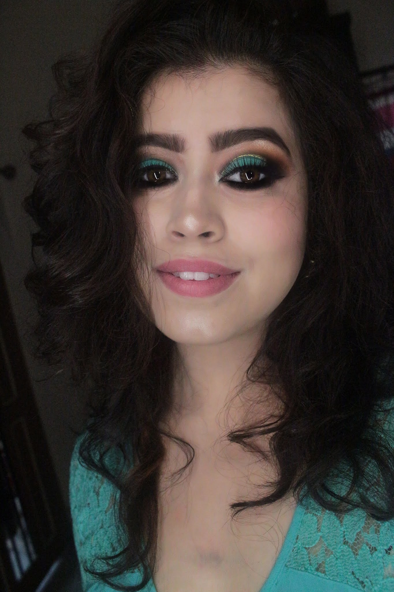 Teal Half-Moon Smokey Eye Makeup Tutorial With Step by Step Pictures ...