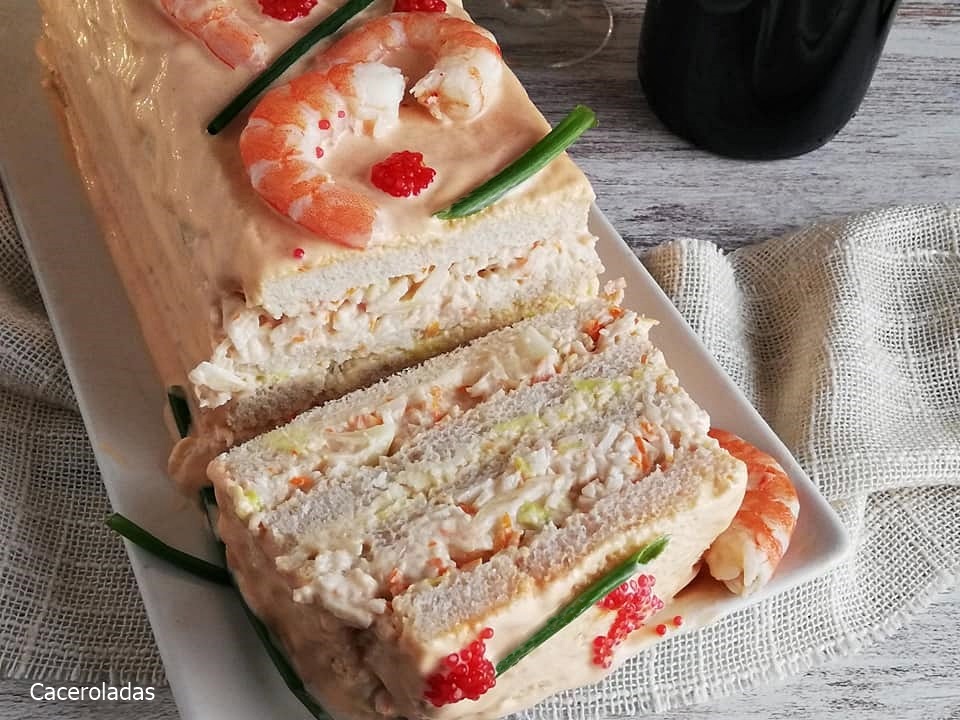 Pastel fácil de marisco con pan de molde | Caceroladas