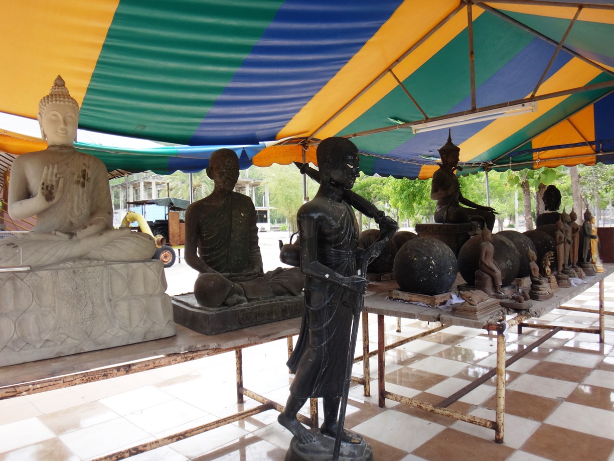 Temples In Thailand: Saraburi - Wat Sanamlao - LP Pinak